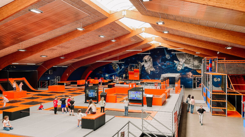 Sprungabenteuer im aktivi jump & fun - notfrombadparents.com