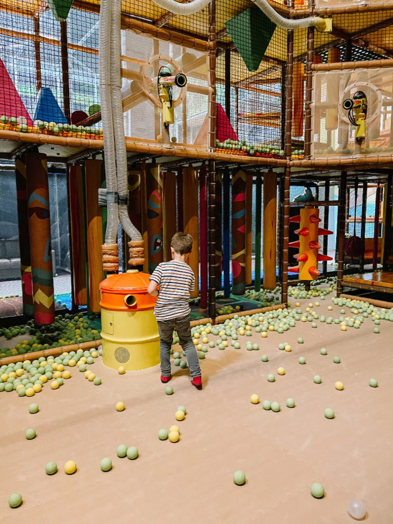 HopLop Indoor Spielpark in Pulheim - notfrombadparents.com